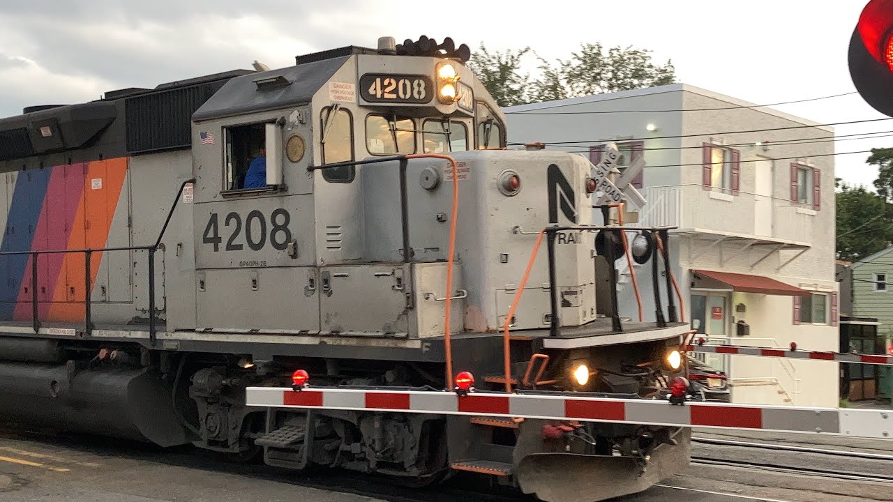 Train 1881 arriving at Garfield Station - YouTube