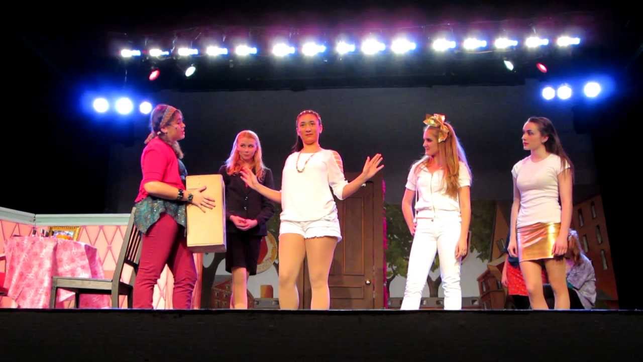 Sammy Quinn in Legally Blonde "Bend and Snap" HHYT - YouTube