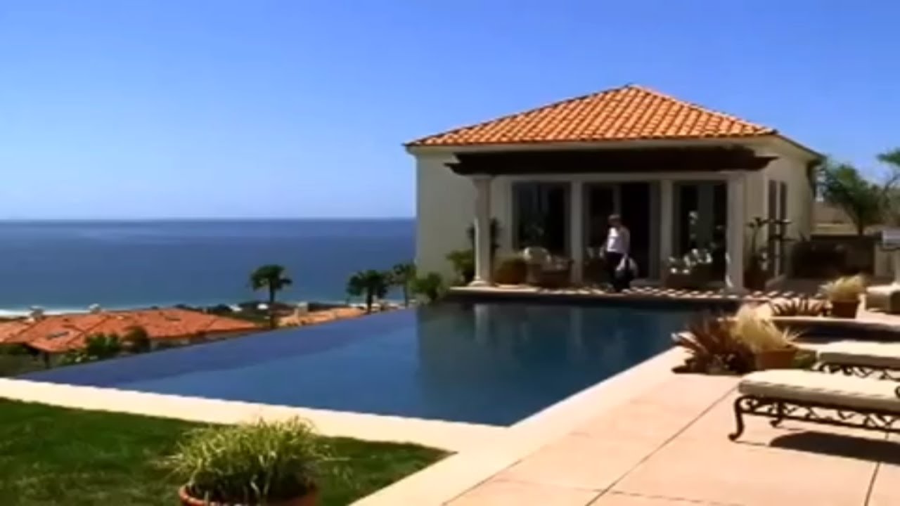 Ryan checks out his new view in the pilot episode of The O.C. - YouTube