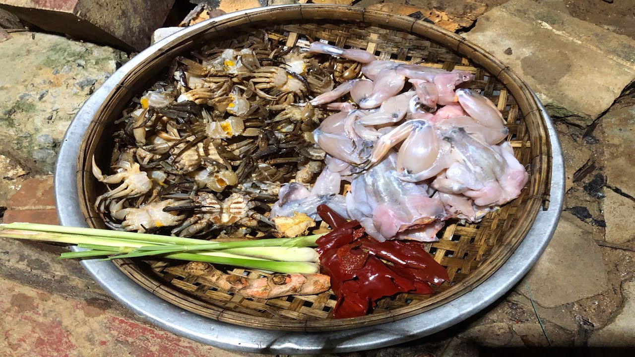 Crabs Brain Soup with Yummy Frog Cooking in My Village ...