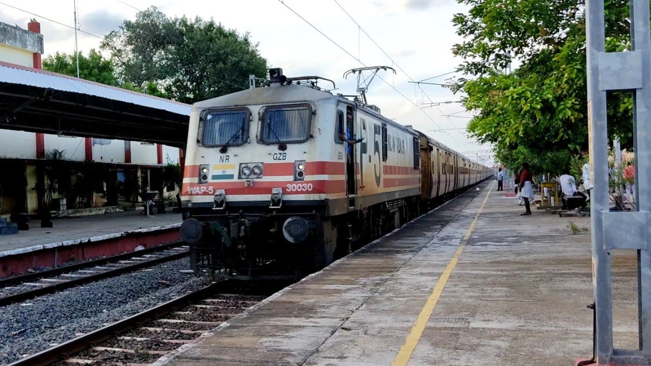 Ghaziabad WAP5 with Shraddha Sethu 22614 Ayodhya cantt - Rameswaram ...