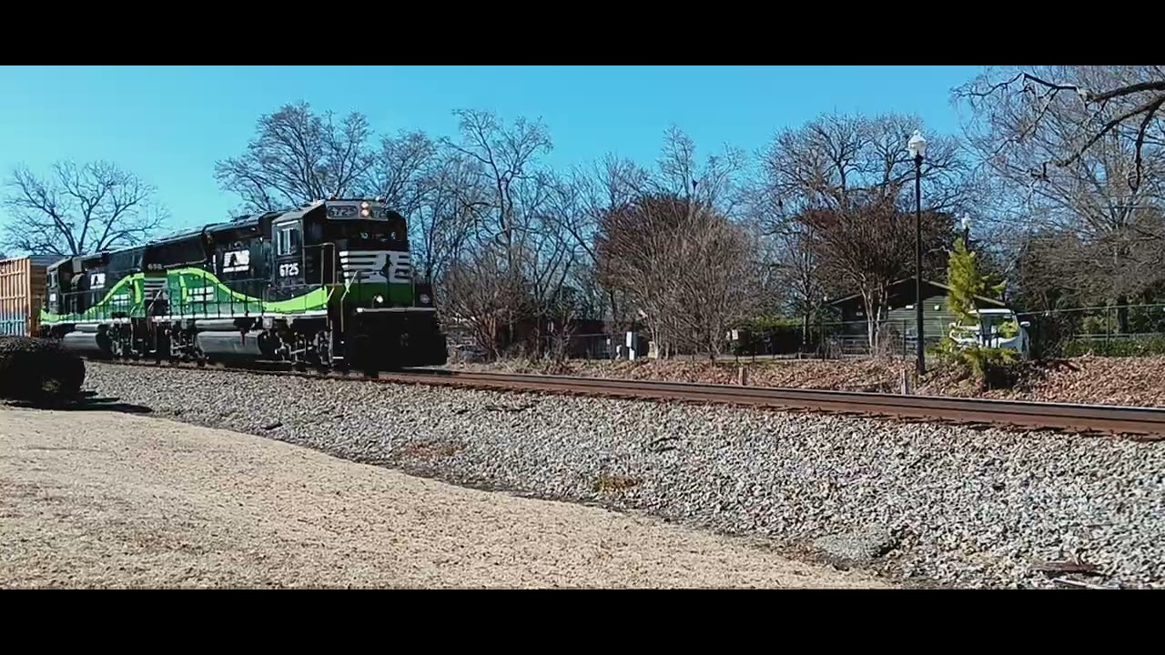 NS P52 NB with NS 6725 GP33ECO and NS 658 RP-M4C - YouTube