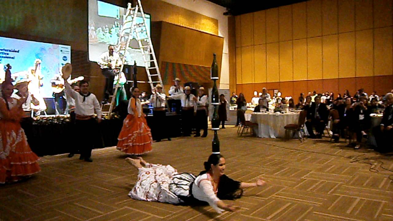 Danza de la botella Alethia López danza paraguaya.AVI - YouTube