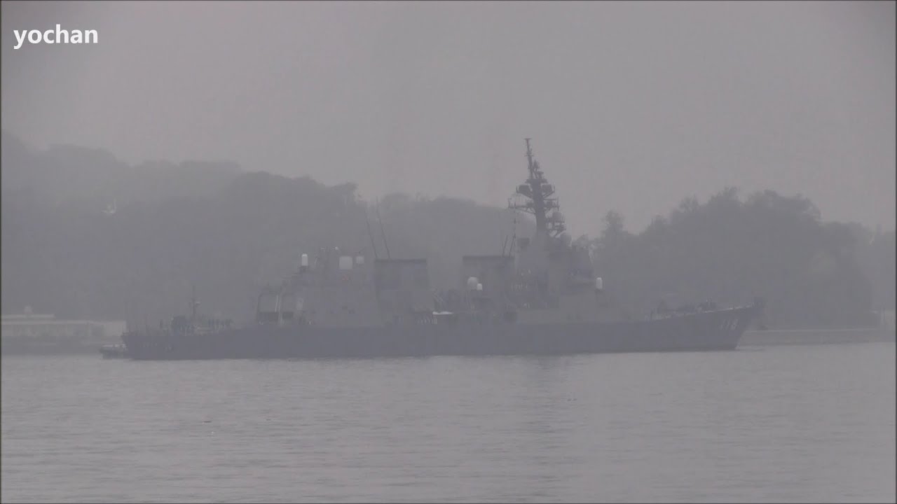 Rainy day - Destroyer of JMSDF.Akizuki-class: JS FUYUZUKI (DD 118 ...