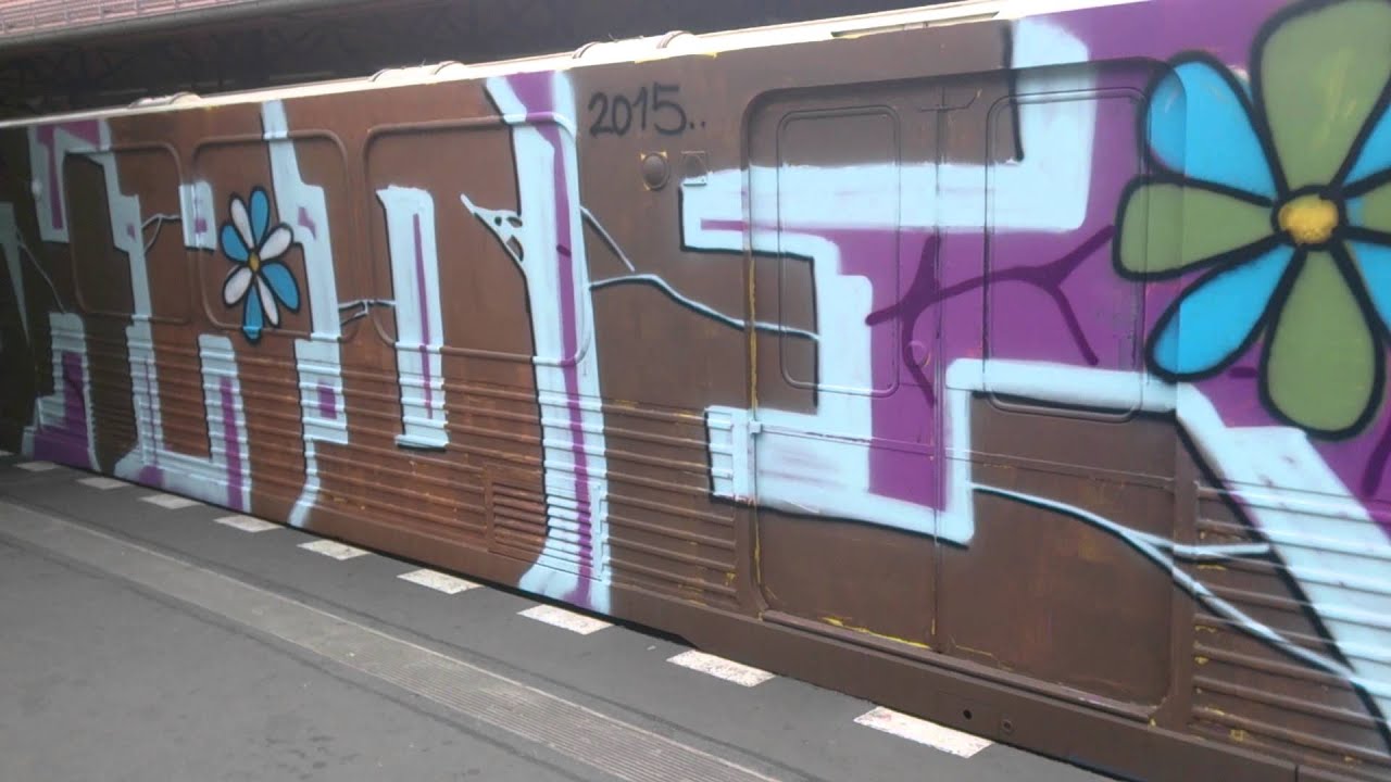 berlin whole train graffiti streetart - YouTube