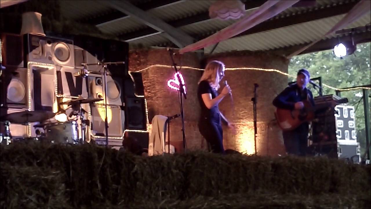 Poppy Raine - Lost (Livestock Festival 10/9/2016) - YouTube