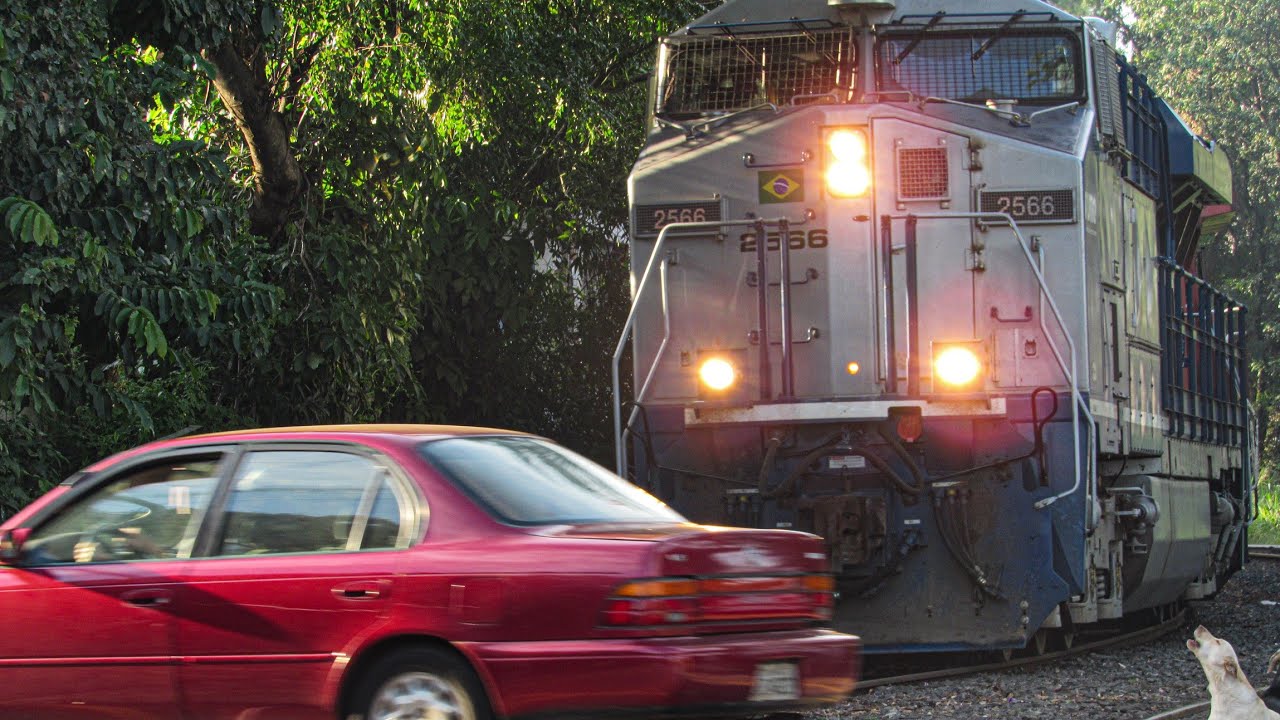 ES44AC Zerada da rumo Logística e outras composições (um Quase acidente ...