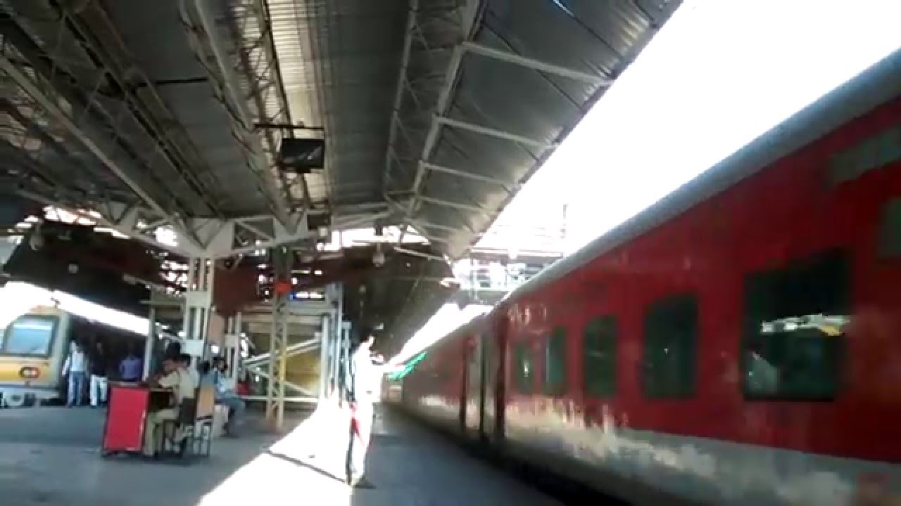Brilliant Blast By Patna-Mumbai CST Suvidha Express At Thane Station ...