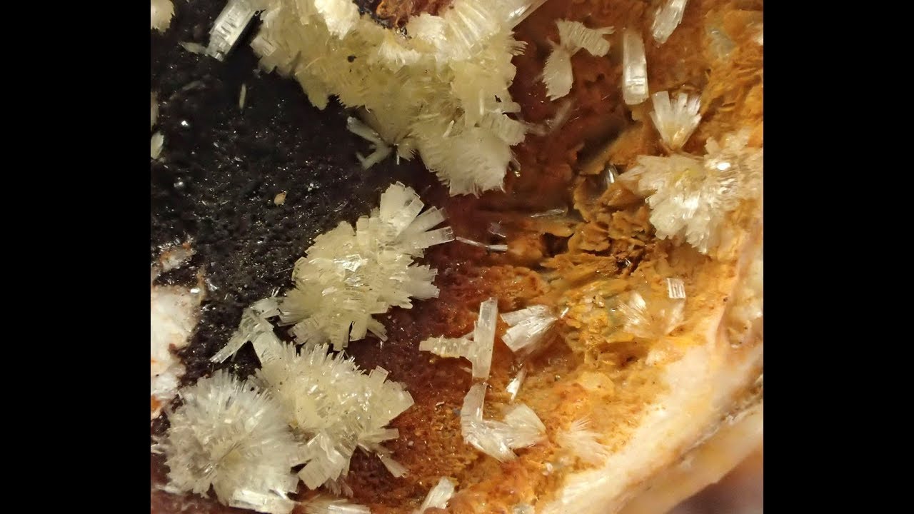 7468 Hemimorphite Baryt Grube Anton Wieden Black Forrest Germany - YouTube