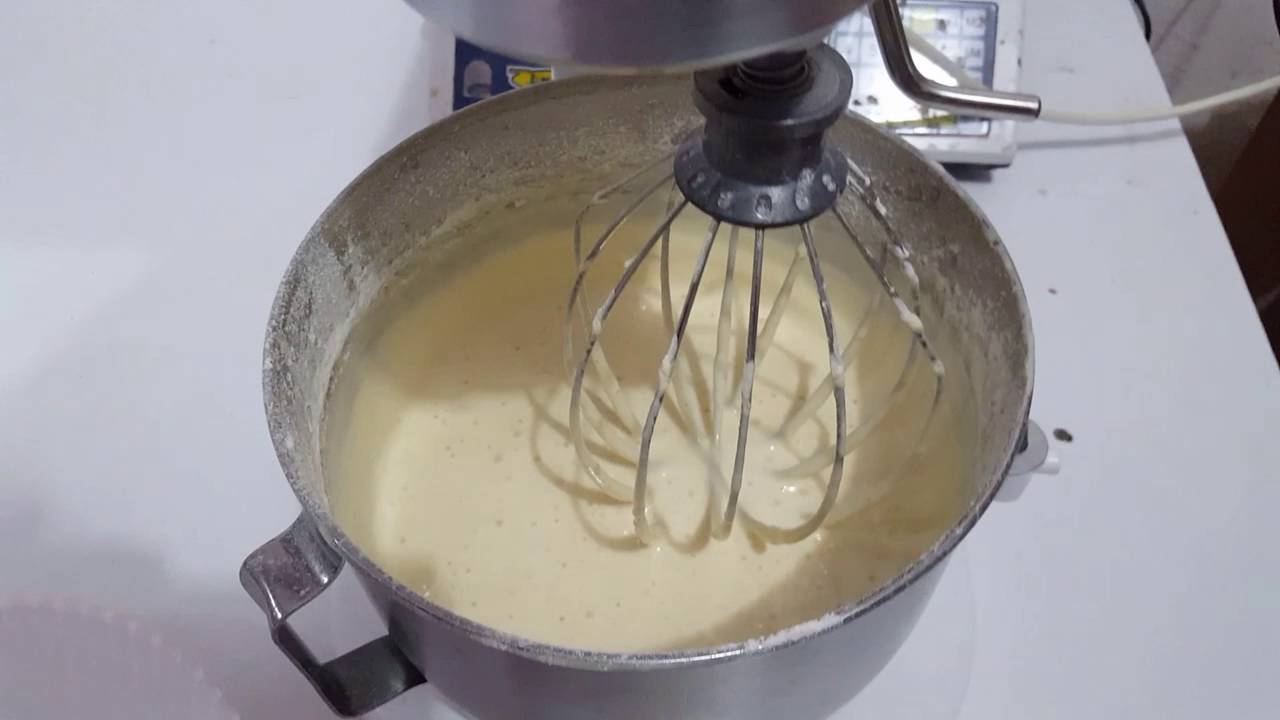 Como hacer pan o biscocho para pastel paso apaso - YouTube