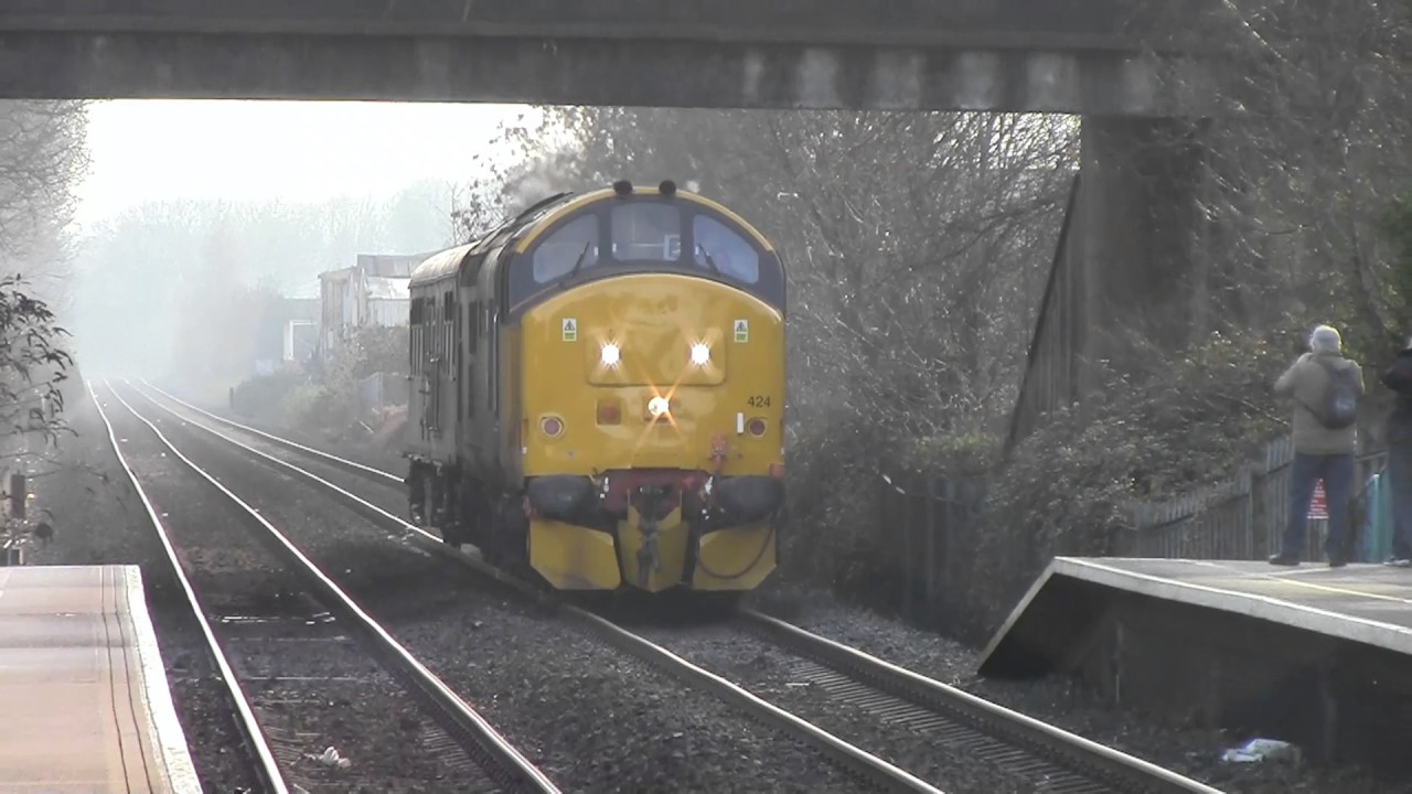 Class 37424 / 37558 and Caroline 14/12/2016 Cwmbran Railway Station ...