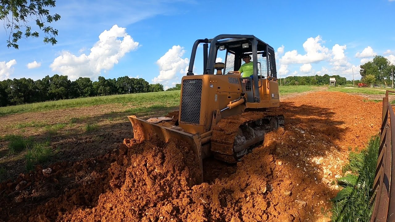 The Case 850H Puttin' Down The Red Clay!! - YouTube