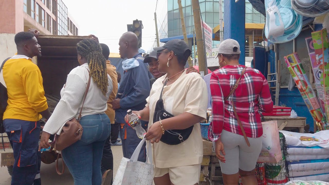 BUSY DAY IN AFRICA STREET MARKET GHANA ACCRA MAKOLA - YouTube