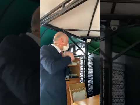 Üsküdar'da bir cafe müdürü; sevgili bir çifti \