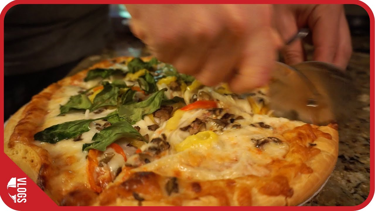 How NOT to cut a pizza! - YouTube
