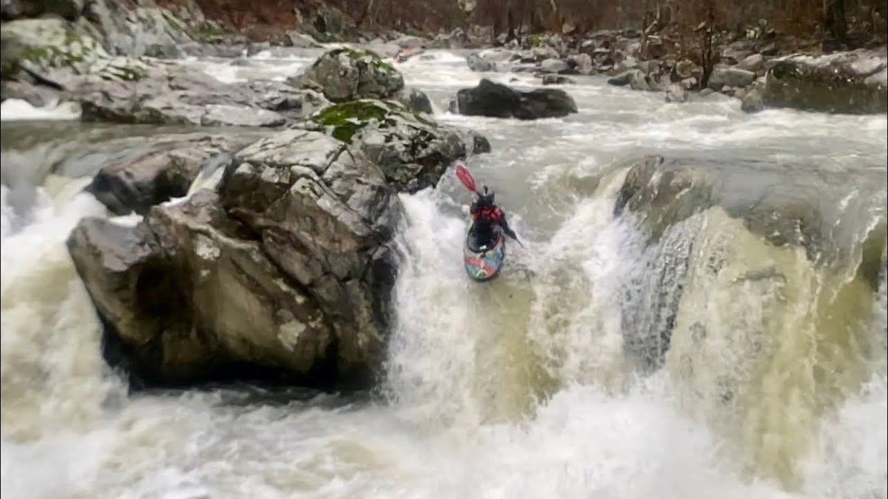 Kayaking Stateline Falls on the Watauga River Gorge - YouTube