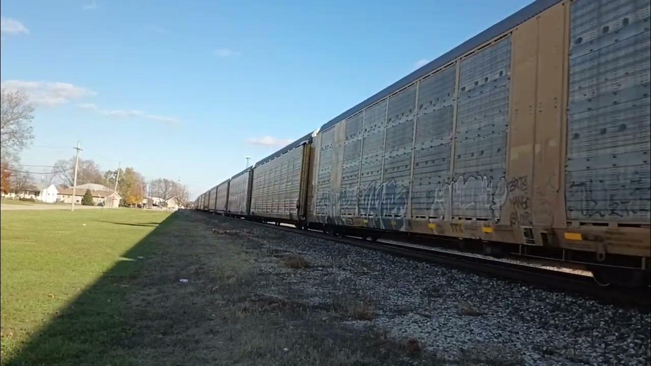 BNSF 4244 motors through Downtown Mazon, IL - YouTube