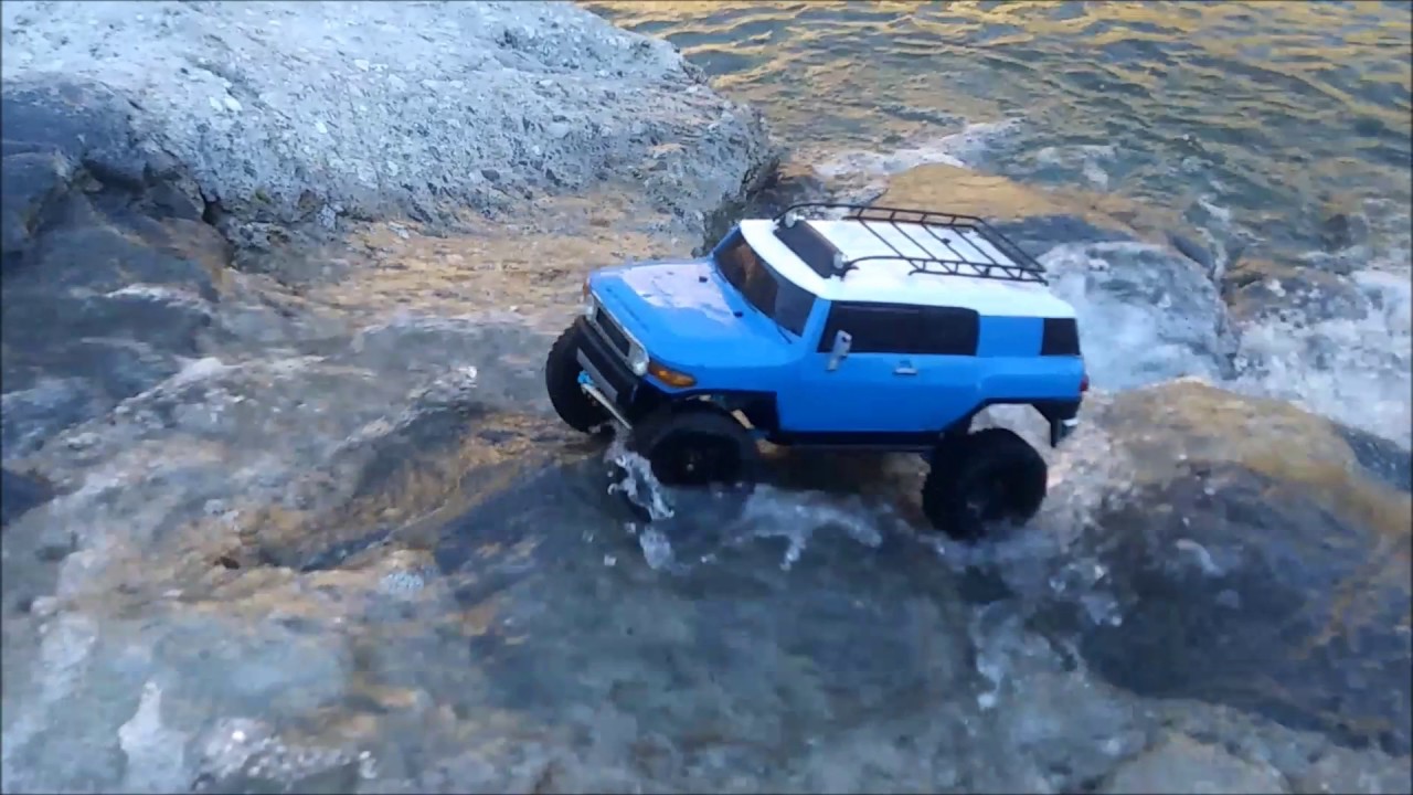 FJ Cruiser Maisto Rock Crawler still running 2 years later..... Deep ...