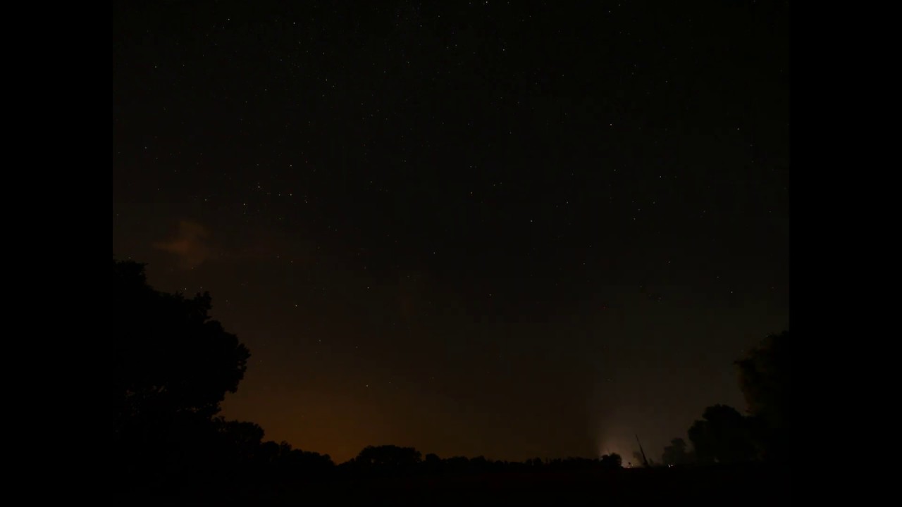 Meteor shower time-lapse (silent) - YouTube