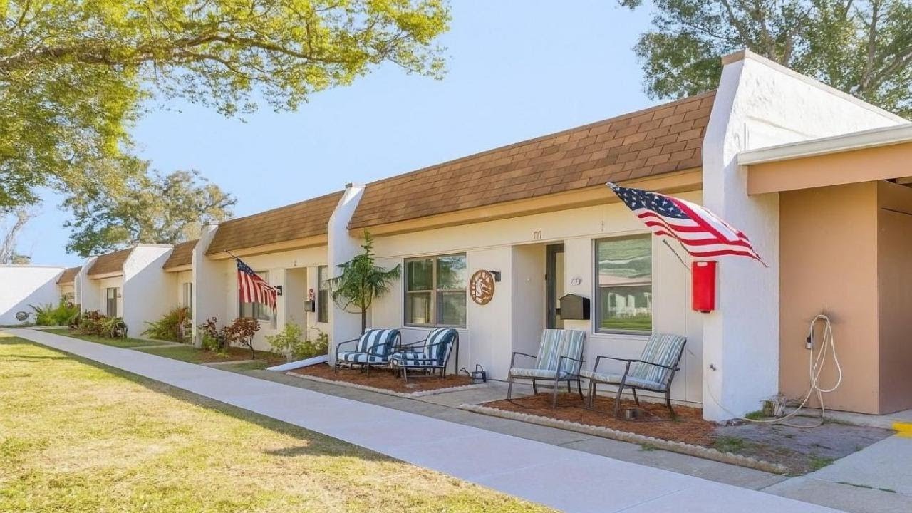 1371 MISSION HILLS BOULEVARD, CLEARWATER, FL Presented by Dawn Rawlins ...