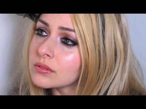AVRIL LAVIGNE SMILE WHAT THE HELL ALICE UNDERGROUND MAKEUP TUTORIAL ...