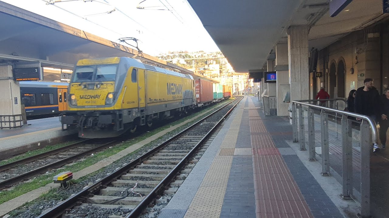 E.494.232 "GIULIA MAI" di Medway con TC da La Spezia Centrale - YouTube