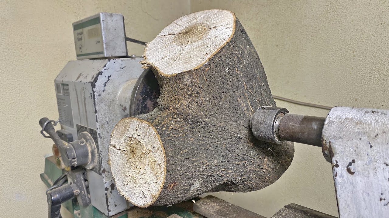Woodturning - rough log - YouTube