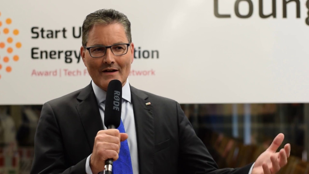 IWO-Geschäftsführer Adrian Willig beim dena-Kongress 2017 - YouTube