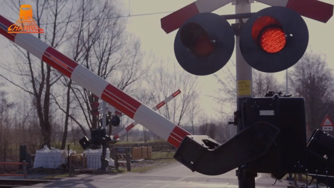 DUTCH RAILROAD CROSSING - Utrecht - Meerenveldseweg - YouTube