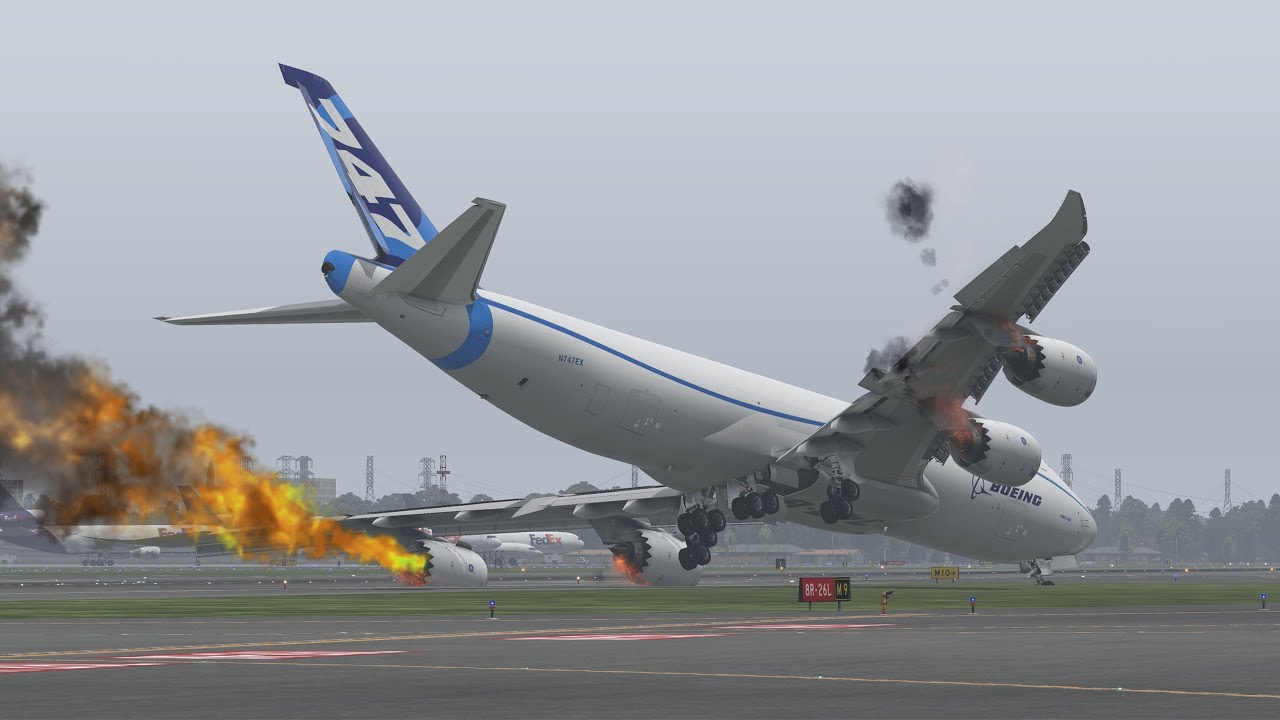 Boeing 747 Crashes on Runway Due to Heavy Fog - YouTube