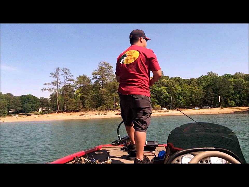 Lake Lanier 4-13 1pnd on fish head spin.wmv - YouTube