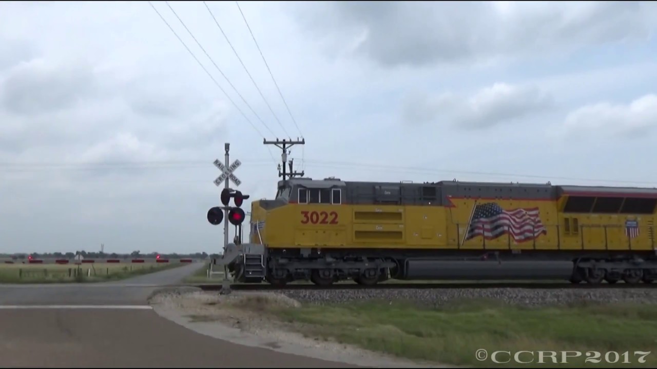 Chasing SD70AH-T4 3022 leading a Northbound coal train - Thomaston, TX ...