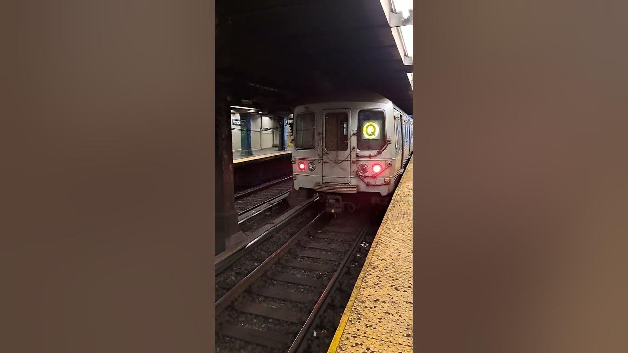 Manhattan Coney Island Brighton Beach Bound R68A R46 B Q trains action at Prospect Park - YouTube