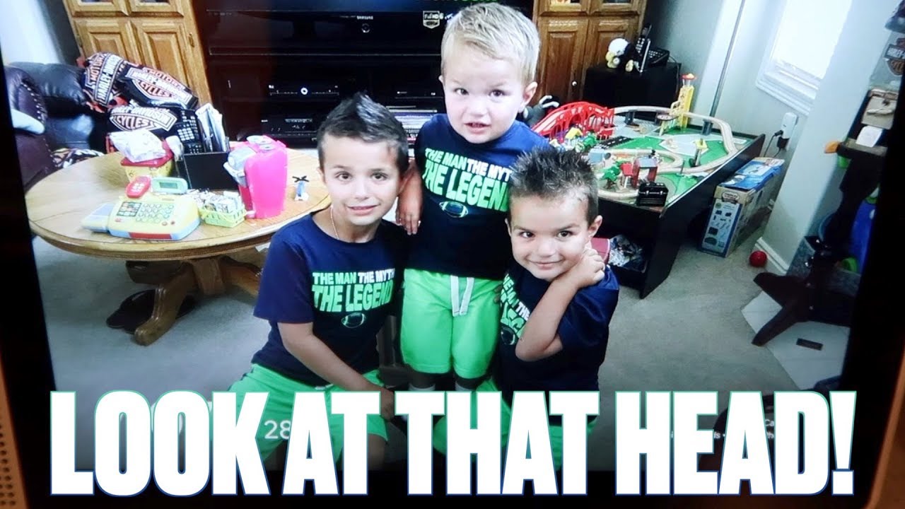 KIDS REACT TO CHILDHOOD PHOTOS - YouTube