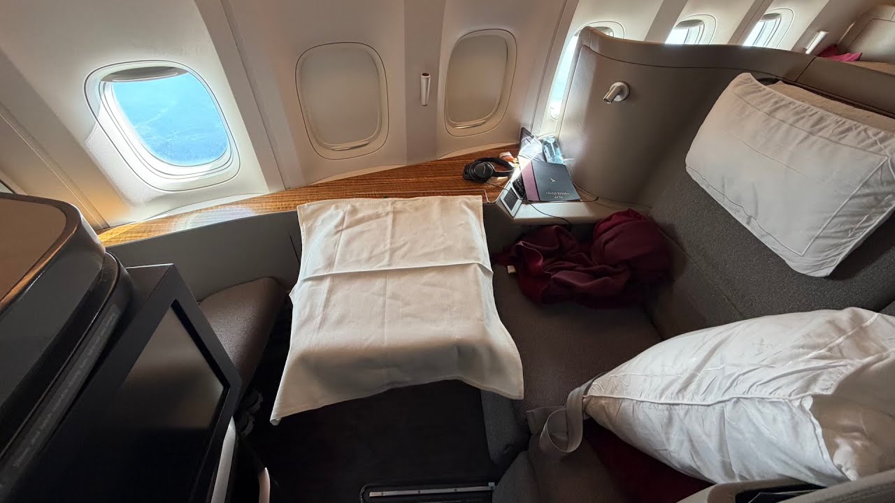 Cathay Pacific First Class (Boeing 777-300ER) to Beijing - YouTube