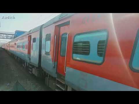 Netravati Express at Thrissur station | Thiruvananthapuram Cntrl - Lokmanya Tilak | WAP 7 - YouTube