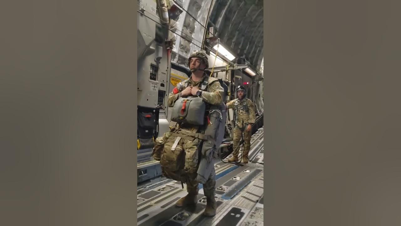 C 17 Approach On Sicily Dz Jumpmaster Giving Jump Commands Youtube