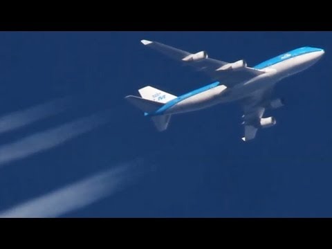 Contrails! Boeing 747-800, Airbus A380. Planes At Cruising Altitude (HD ...