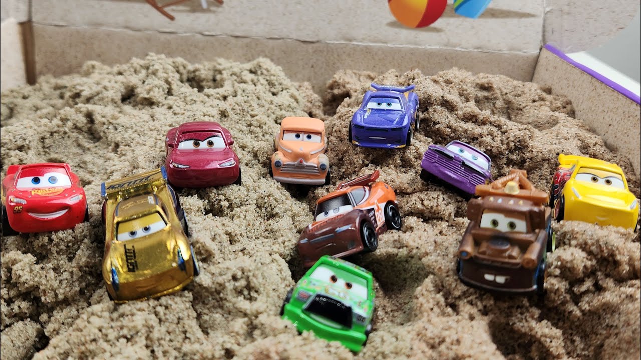 Disney Cars Lightning McQueen in Kinetic Sand - YouTube