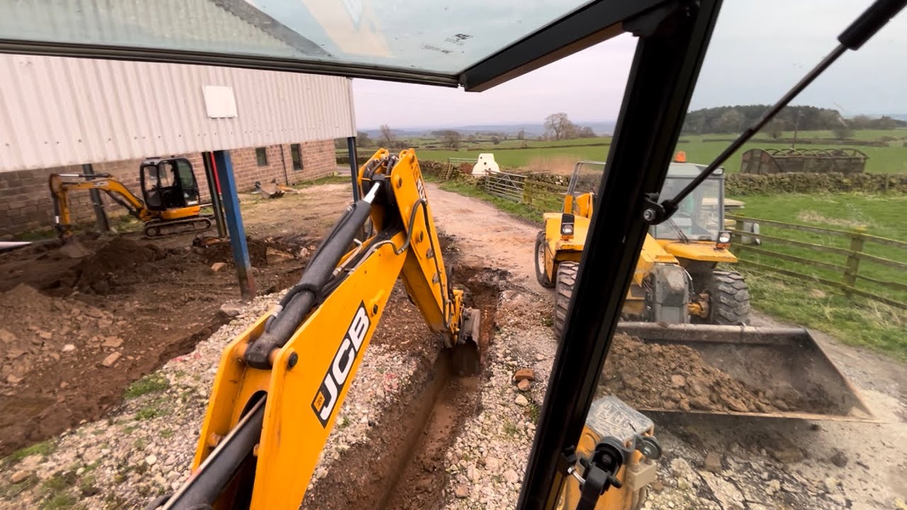 Jcb 4cx digging and concreting footings @tedsshed2185 - YouTube