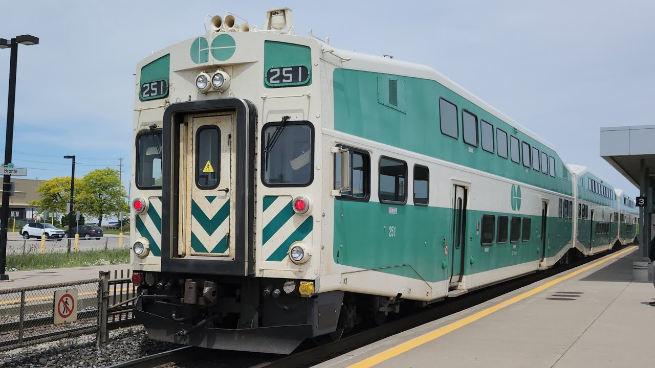 (Old Cab Car) GO 1970 (Niagara Excursion) - 648 With 251 Flies Through ...
