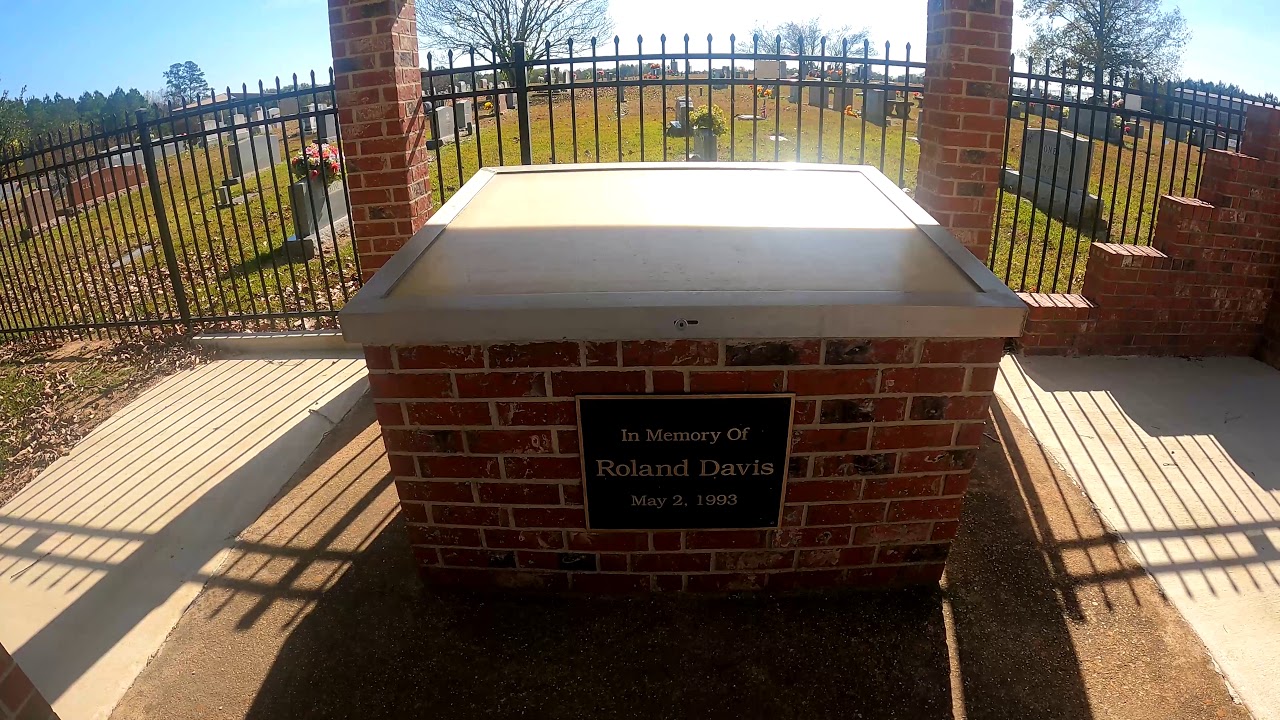 Powers Boothe Grave. Deadwood TX. World Class Actor. - YouTube