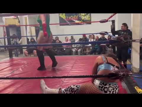 Nadia sapphire receives the stinkface