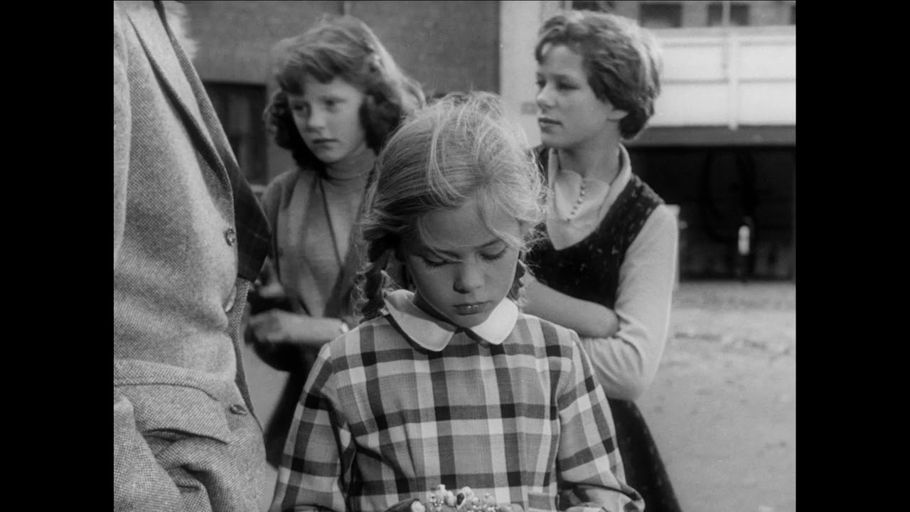 Lily Weiding i INGEN TID TIL KÆRTEGN - 1957 - HD Trailer - YouTube