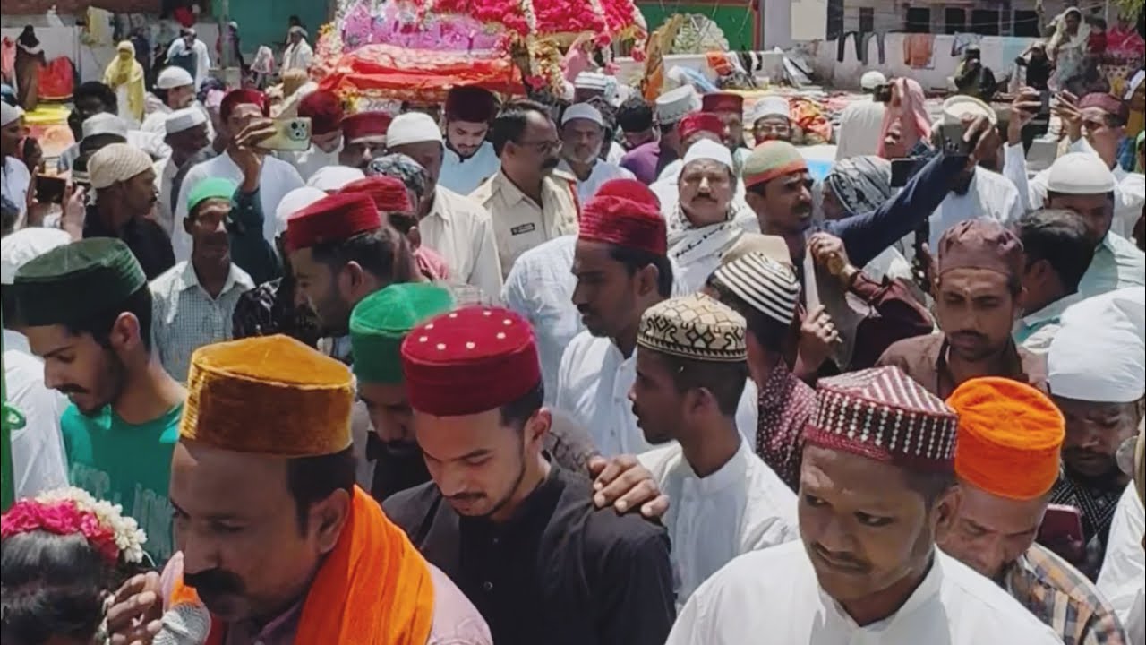 AMMAJAAN BABAJAAN ka jhela Mubarak pesh kiya gya hai. Rahmatabad Dargah ...