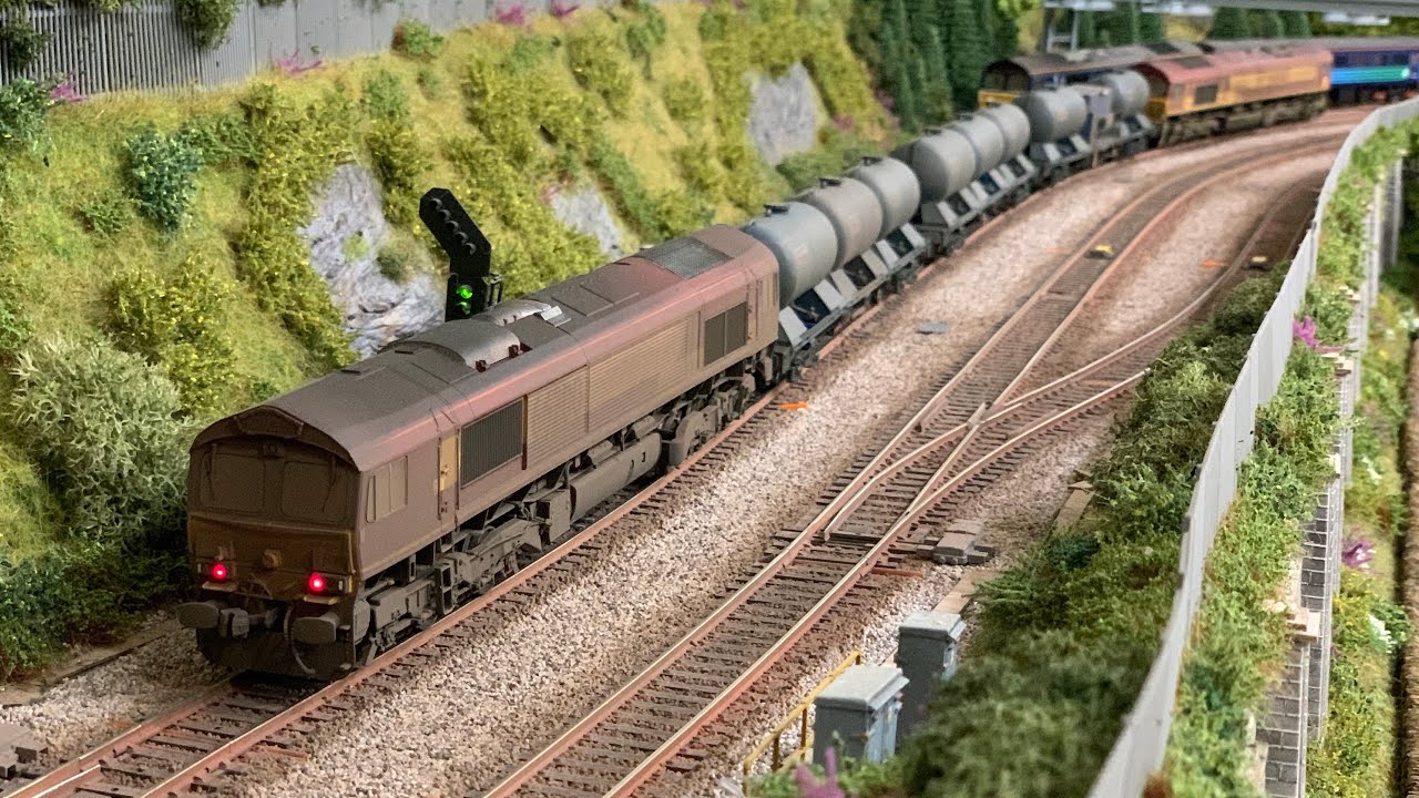 Bachmann Class 66 ‘rear dummy’ heavily weathered ‘66200’ on RHTT duties ...