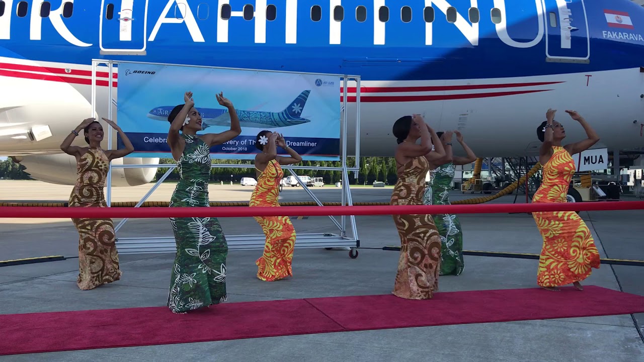 Air Tahiti flight attendants' dancing at the 787 delivery ceremony ...