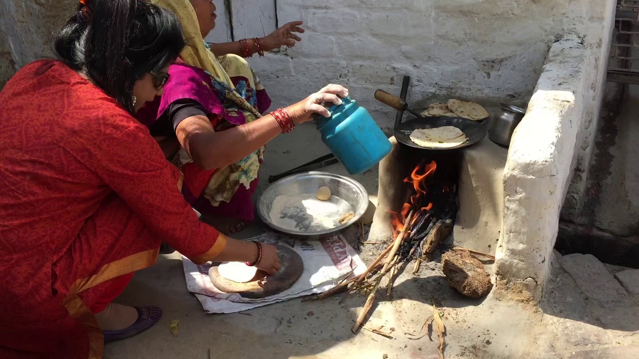 How to Bake Roti on Chulah - YouTube