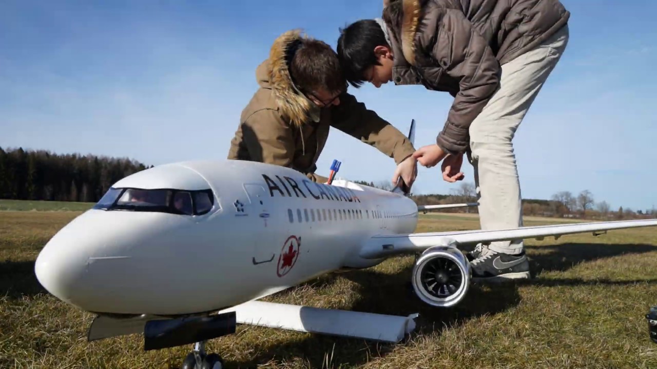 RC Boeing 737max von Feewing im Air Canada Design - Jungfernflug - YouTube