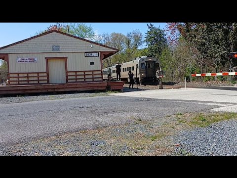 New Jersey Transit Atlantic City Line Train 4679 Through Berlin,NJ With 6011/6037/4214 - YouTube